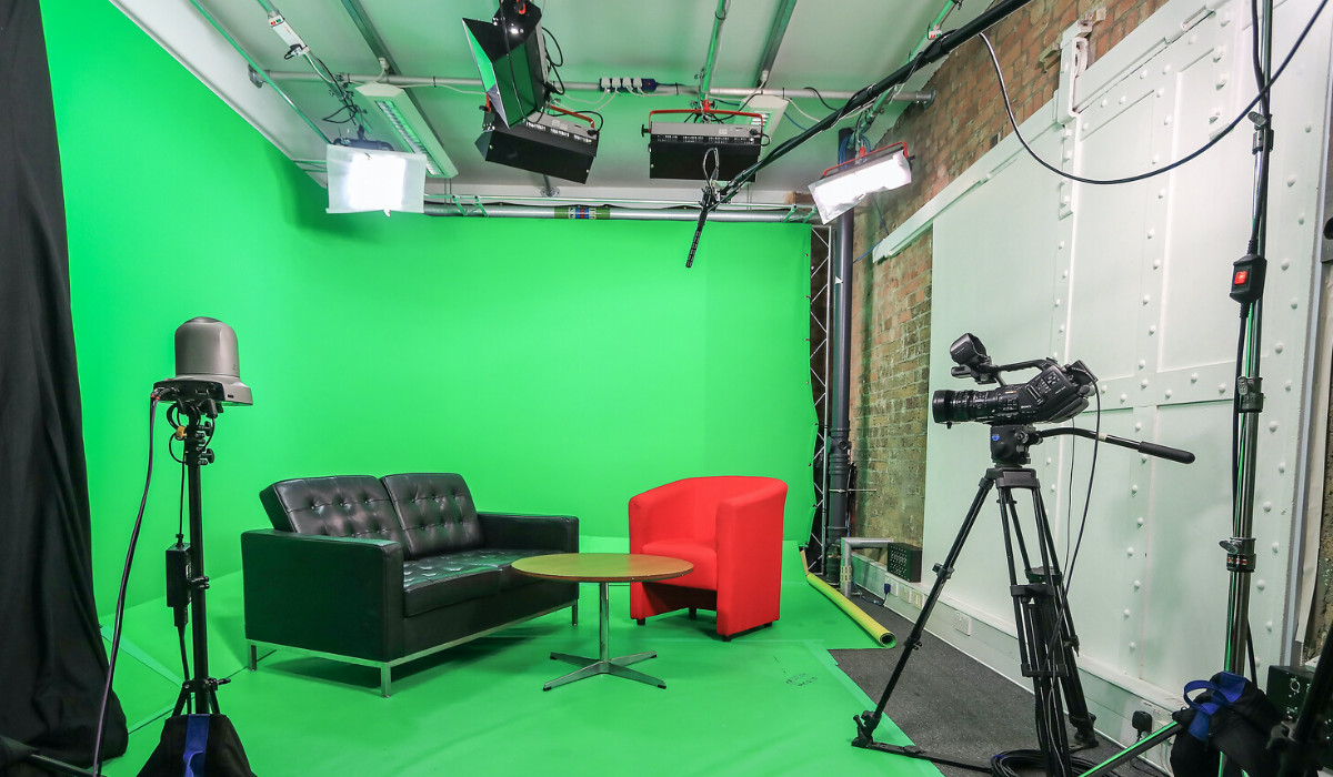 Video Podcast vs Audio Podcast: What’s Best for You?